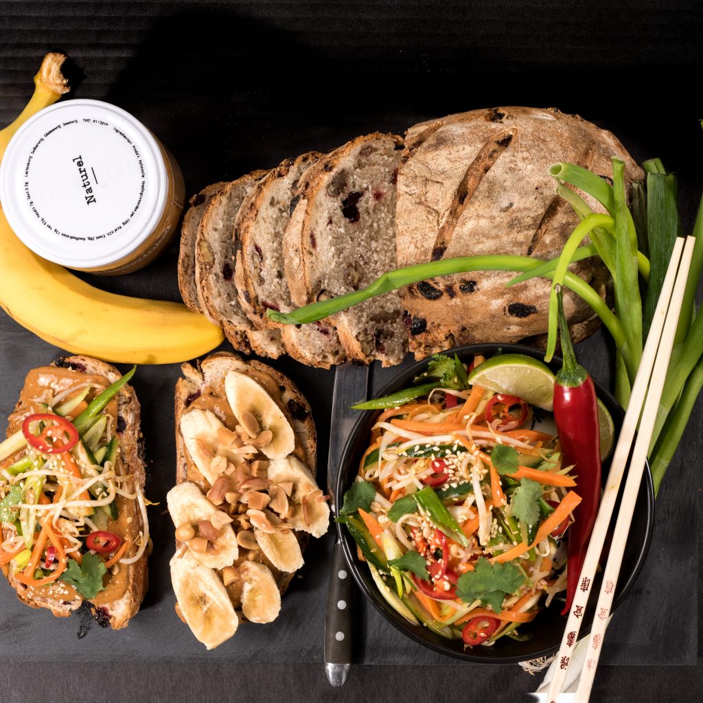 Aziatische salade met geroosterde sesamzaadjes - verseklassenoten.nl